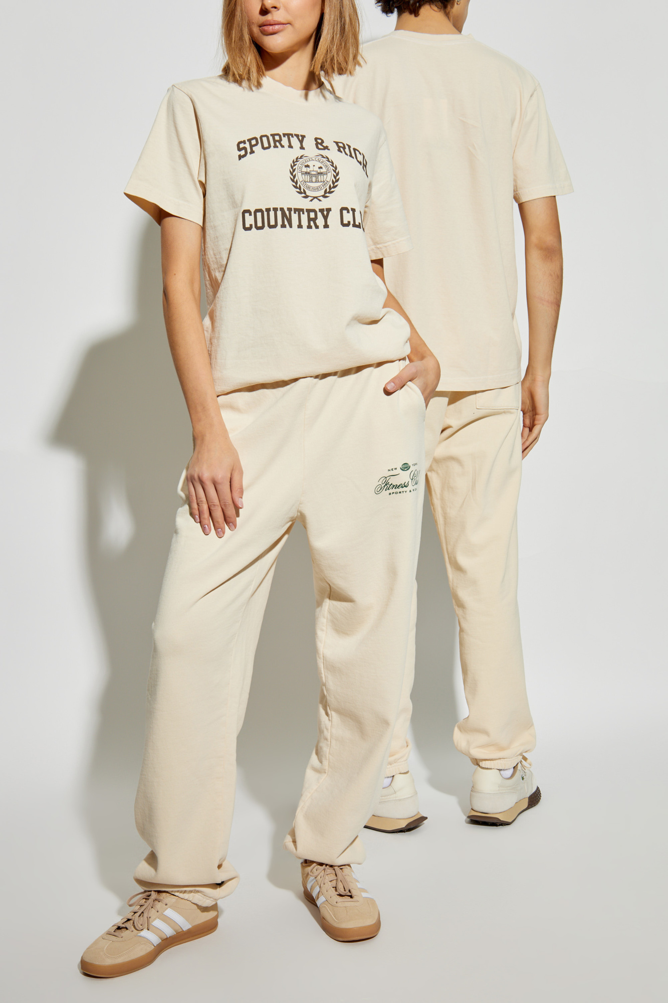 Cream T-shirt from the Varsity Crest collection Sporty Cream T-shirt from the Varsity Crest collection Sporty